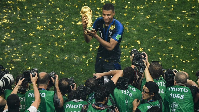 OLN TV | نظرة خاطفة من مبابي تقلب حياة فتاة عادية رأساً على عقب