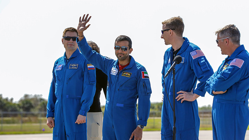 OLN TV | رائد الفضاء الإماراتي يرسل أول رسالة صوتية من الفضاء