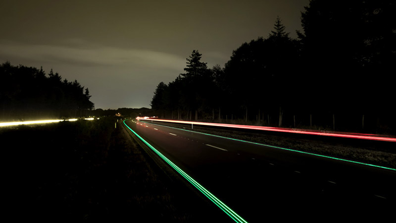 OLN TV | أول تجربة للدهان المضيء على الطرقات الواسعة في السعودية